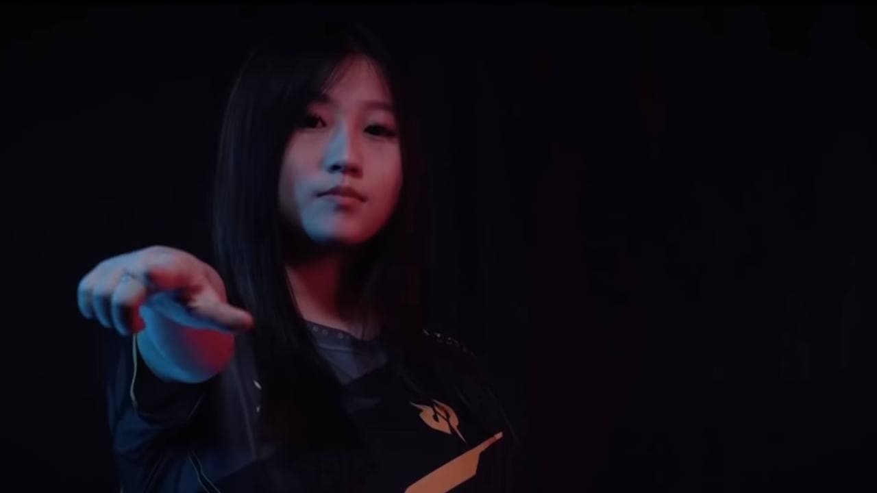 Apart from being beautiful, these 4 female MLBB pro players are horrified!