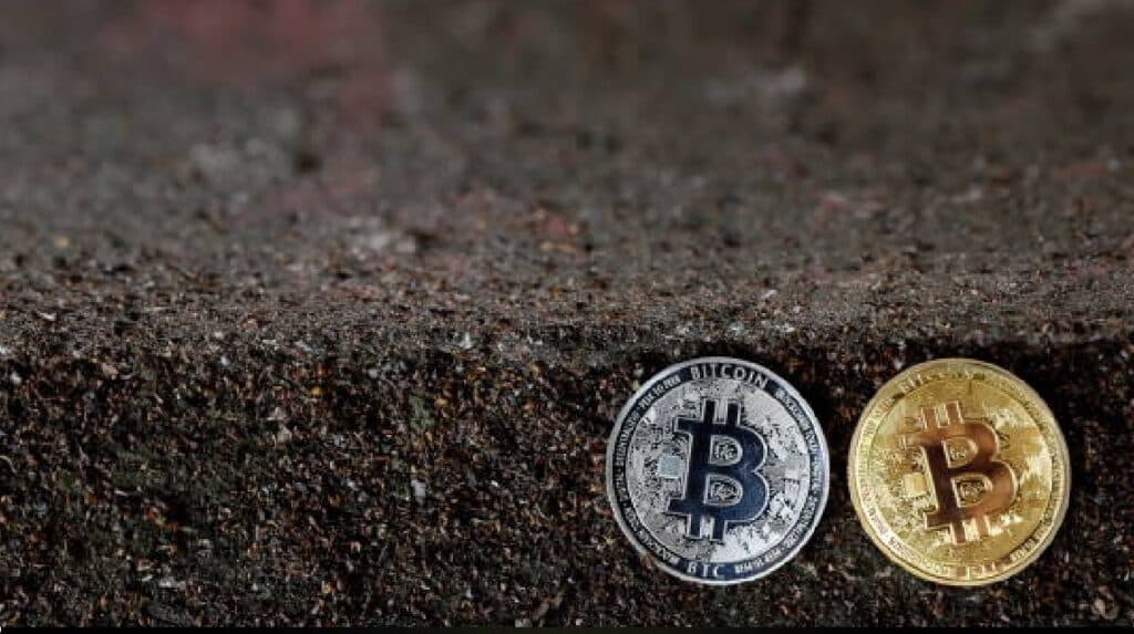 What FUD Is: Definition, VS FOMO, and How to Avoid It